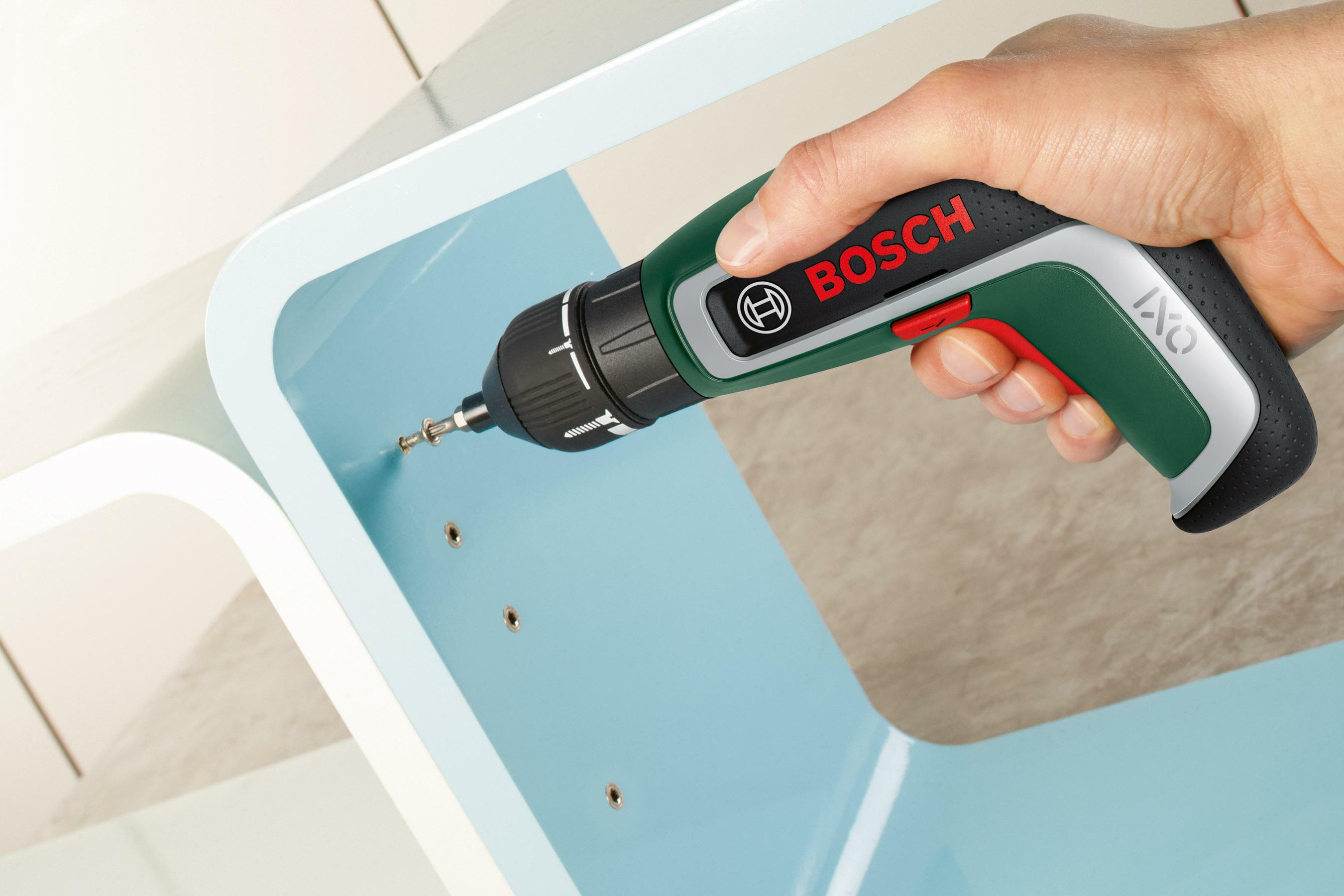 BOSCH IXO 7 SET cordless screwdriver with 3.6V integrated battery 10 piece bit set 06039E0001