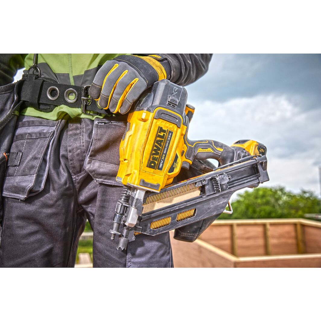 DEWALT DCN950N-XJ Agrafeuse de chantier sans fil 18V XR 9Ga en carton ...