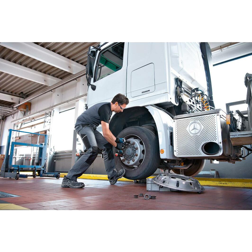 BOSCH GDS 18V-1000 C cordless lever nutrunner 1/2" in L-Boxx 136 ...