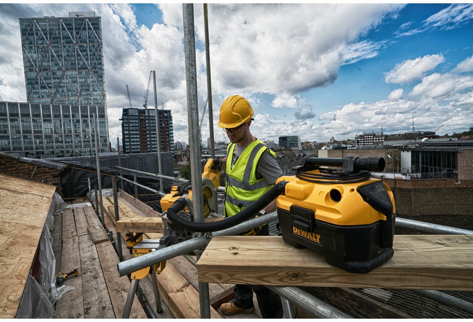 DEWALT DCV584L-QW 18V XR nat- en droog stofzuiger L-klasse in kartonnen ...