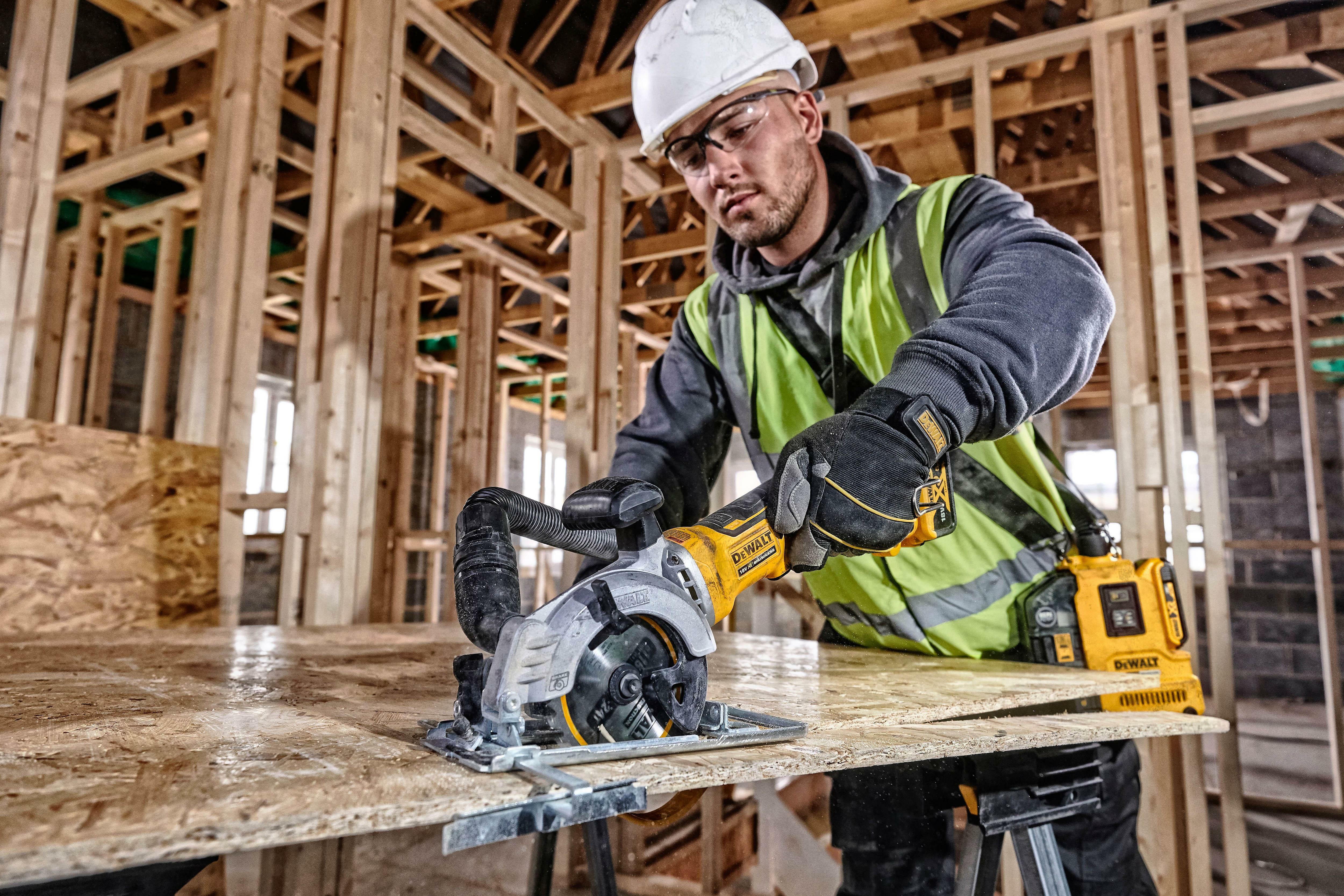 DEWALT DCS571P2 QW 18V XR Brushless cordless circular saw 38mm 115mm in TSTAK 2x 5.0Ah battery charger Klium