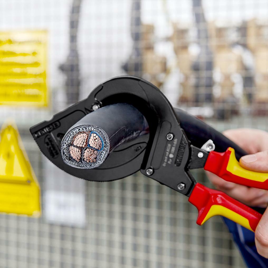 Armoured cable cutting tools store