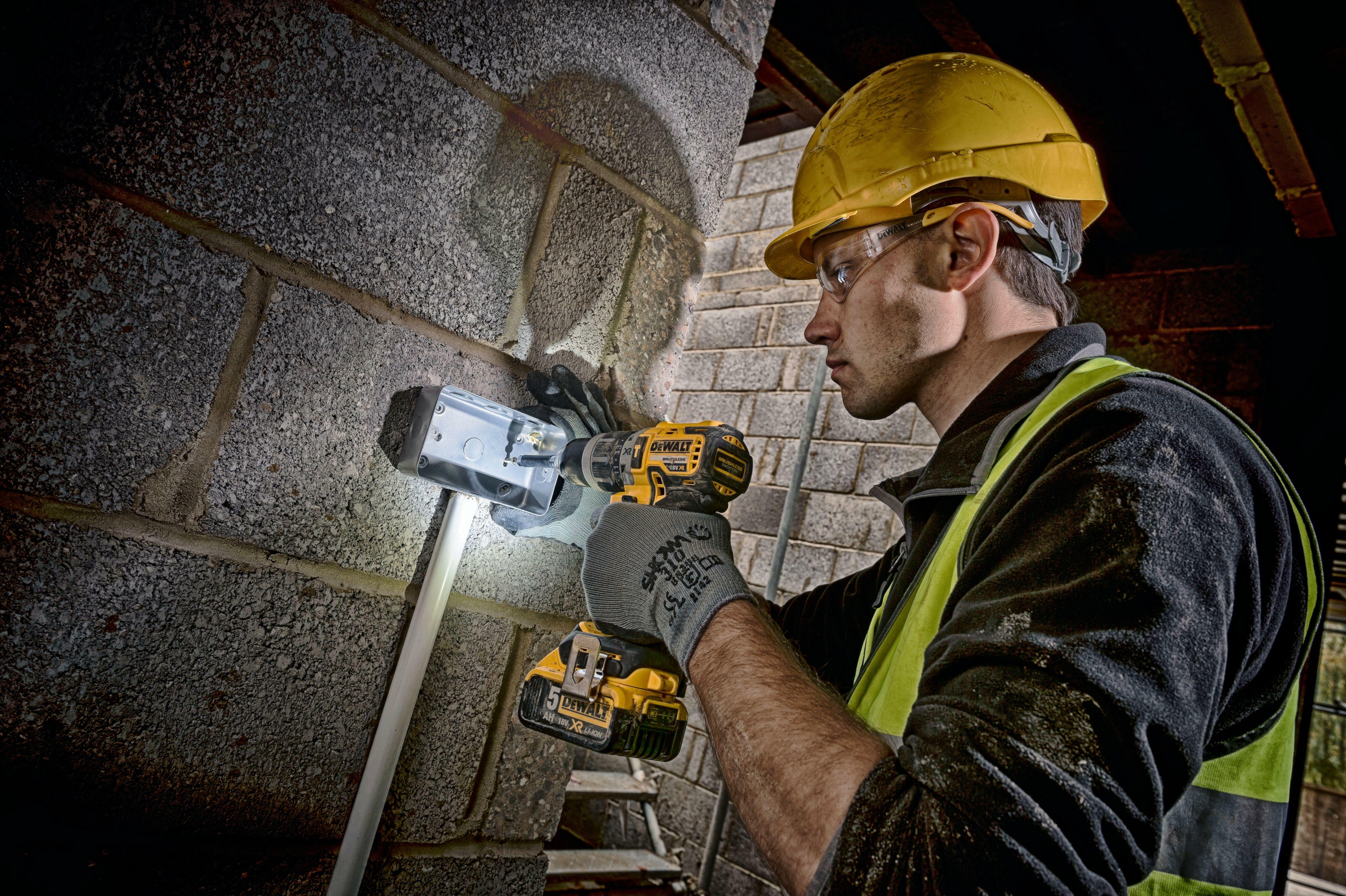 DEWALT DCD796P2 QW 18V XR Brushless cordless impact drill in TSTAK 2x 5.0Ah battery battery pack Klium